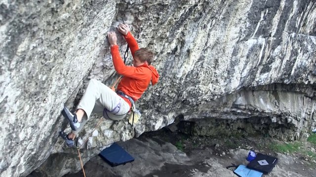 [VIDEO] One Week with Alex Megos in the UK - Climbing.de