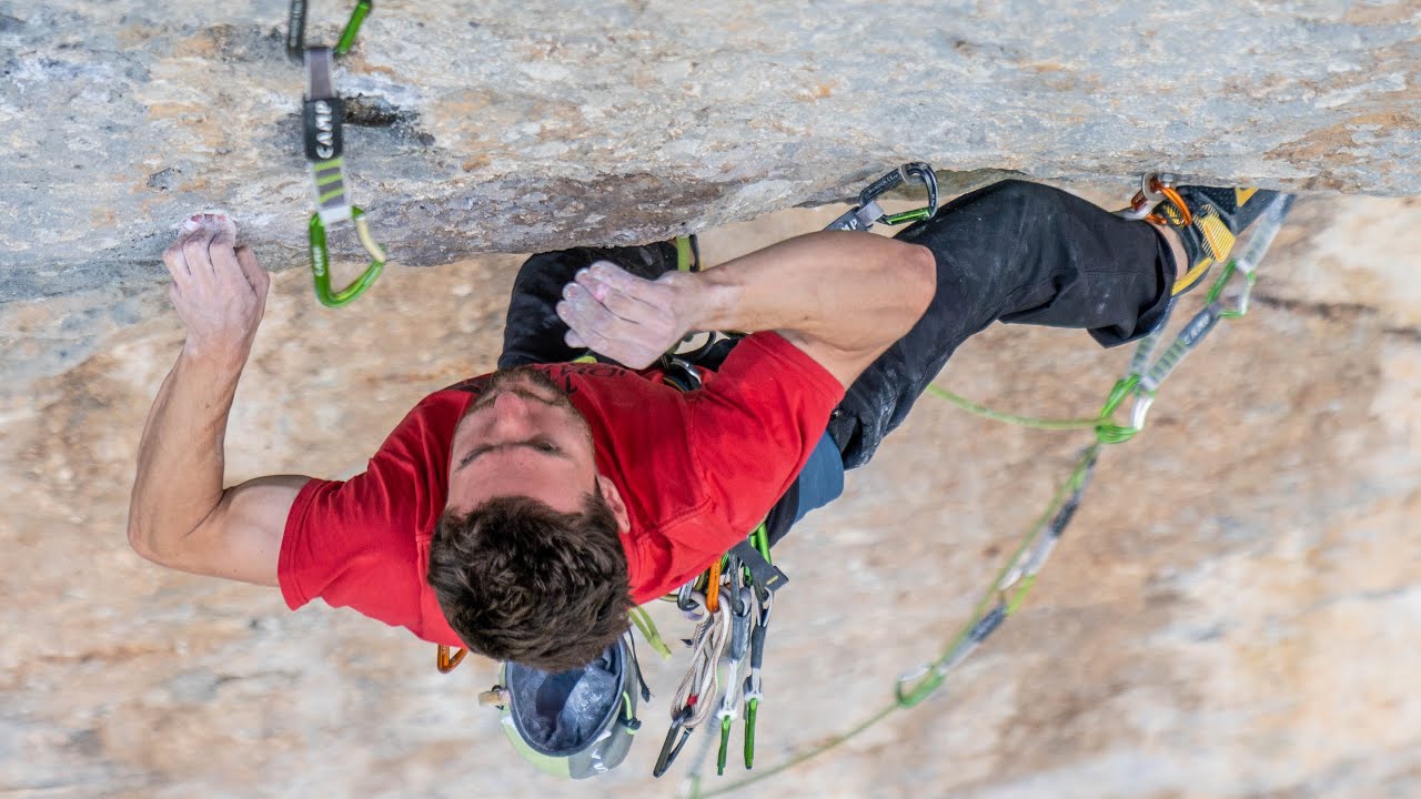 [VIDEO] Goals and failures on "Bibliographie" (9c) - Climbing.de